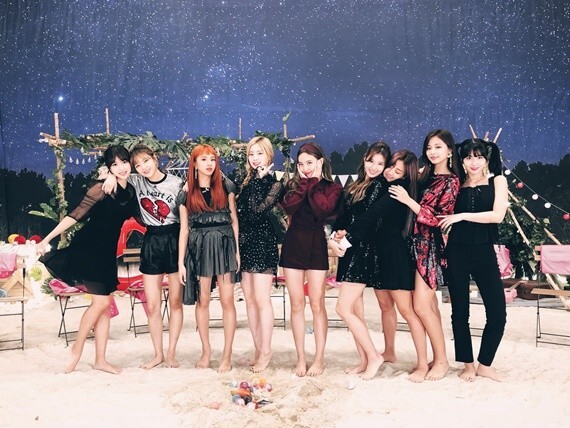 [오늘의특징주]소녀시대로 껑충 뛴 에스엠…트와이스 덕에 JYP엔터 '훨훨'