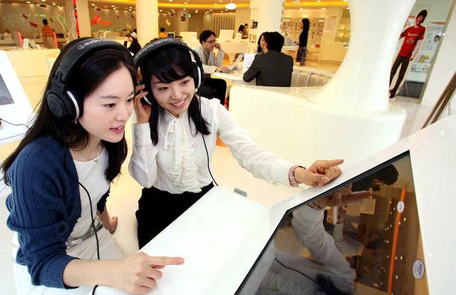 [SKT 40주년] 세계 최초 'CDMA 상용화'부터 '글로벌 AI 컴퍼니'까지