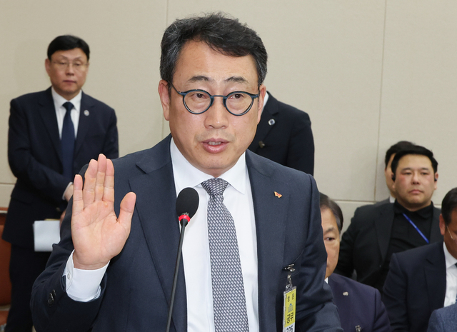 유영상 SKT 대표 "2500만 전 가입자 정보 유출 가능성 대비"