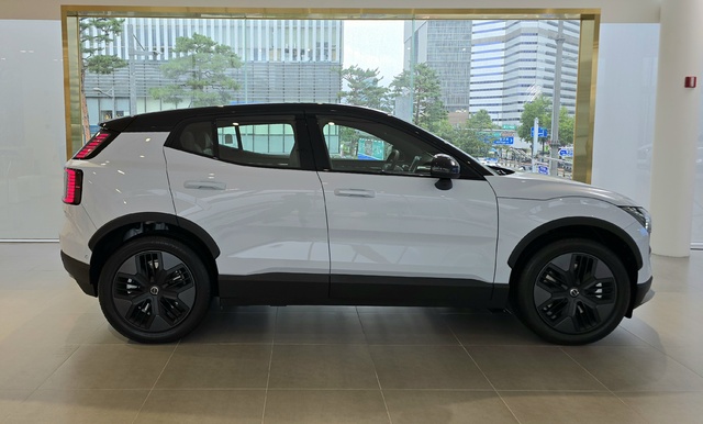 볼보 최초 전기 크로스컨트리 ‘EX30CC’…오프로드 최적화