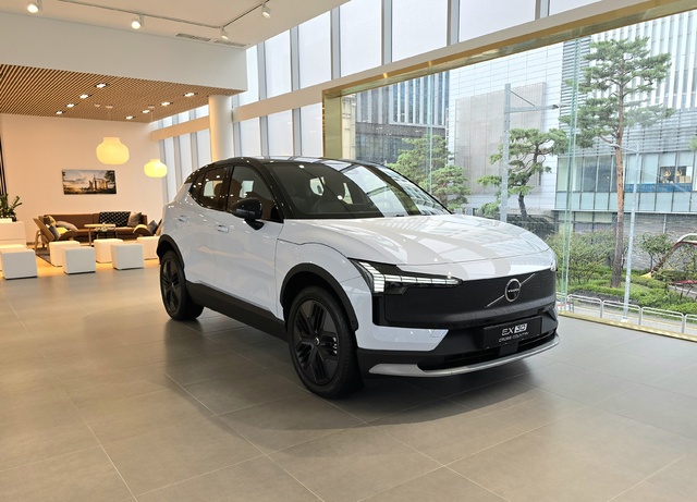 볼보 최초 전기 크로스컨트리 ‘EX30CC’…오프로드 최적화